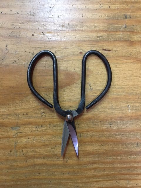 Tool Tuesday: Knife-Edge Scissors - fibre space